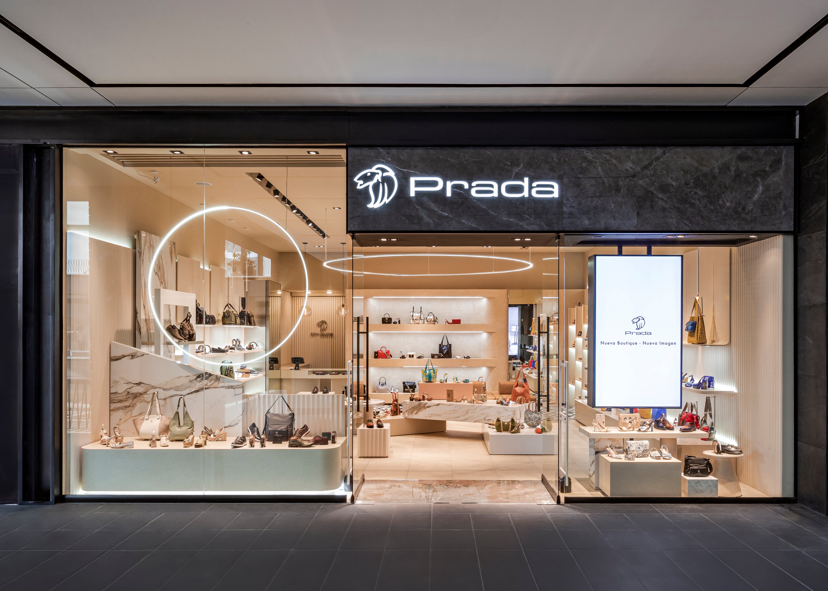 Prada lanza su nueva imagen